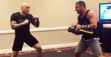 PHOTO | Joe Rogan discusses TaeKwonDo techniques in MMA | BJPenn.com