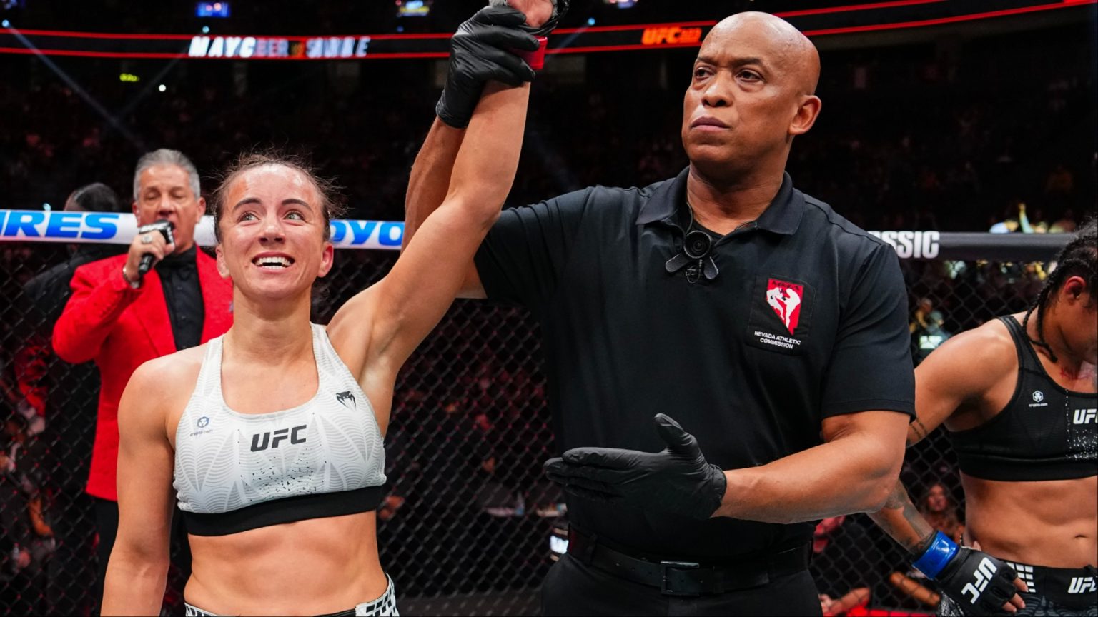 Maycee Barber refuses to fight with referee Mark Smith officiating ...