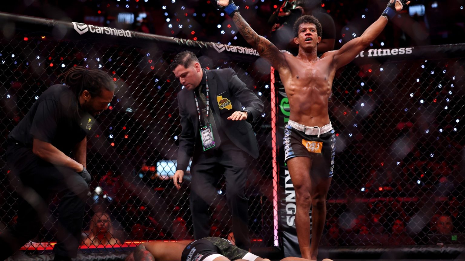 Herb Dean defends controversial stoppage at Rousey vs. Carano after ...